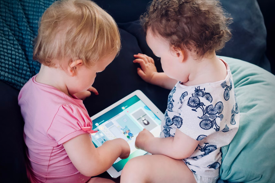 Cutting Down Kids' Tablet Time: Tips for Balancing Screen Time and Real ...