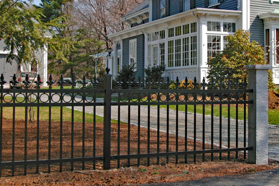5 Benefits of Installing a Fence Around Your Leeds Home